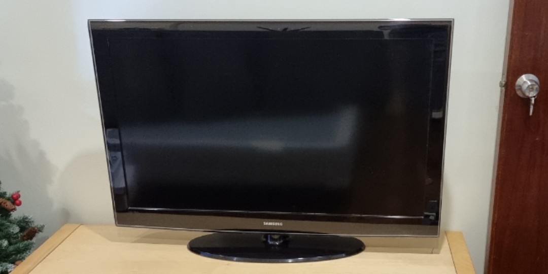 Samsung 46 inch tv, TV & Home Appliances, TV & Entertainment, TV on ...