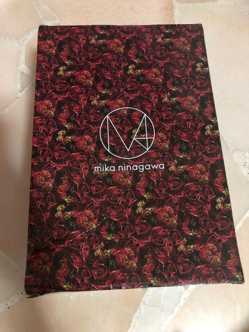 Bearbrick Mika Ninagawa Leather Rose 100% 400% Be@rbrick, Hobbies ...