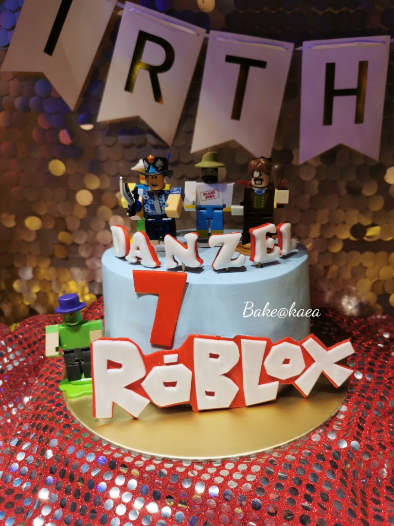 Roblox cake with figurines, Food & Drinks, Homemade Bakes on Carousell