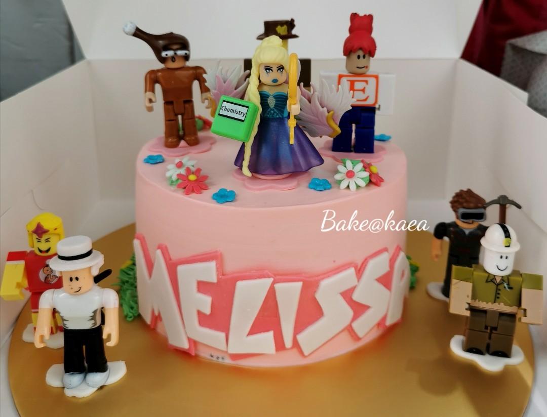 Roblox cake with figurines, Food & Drinks, Homemade Bakes on Carousell