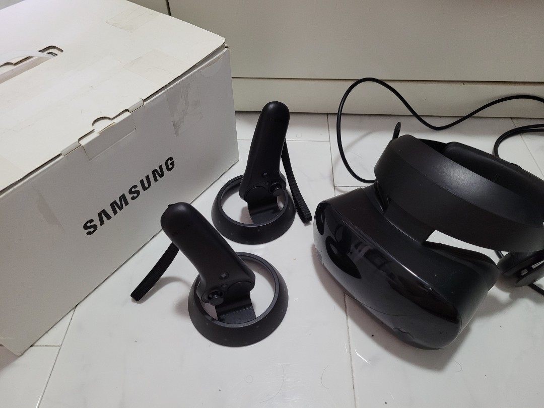 Samsung HMD Odyssey VR Headset + Controllers, Video Gaming, Gaming ...