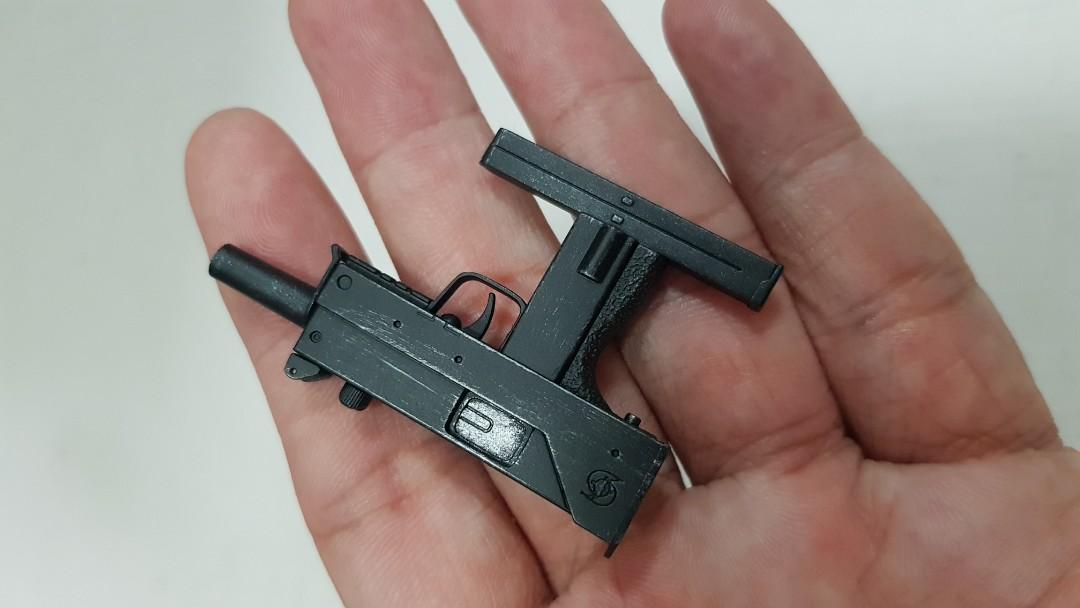 1/6 scale Hot toys Tony Stark ironman Uzi gun, Hobbies & Toys, Toys ...