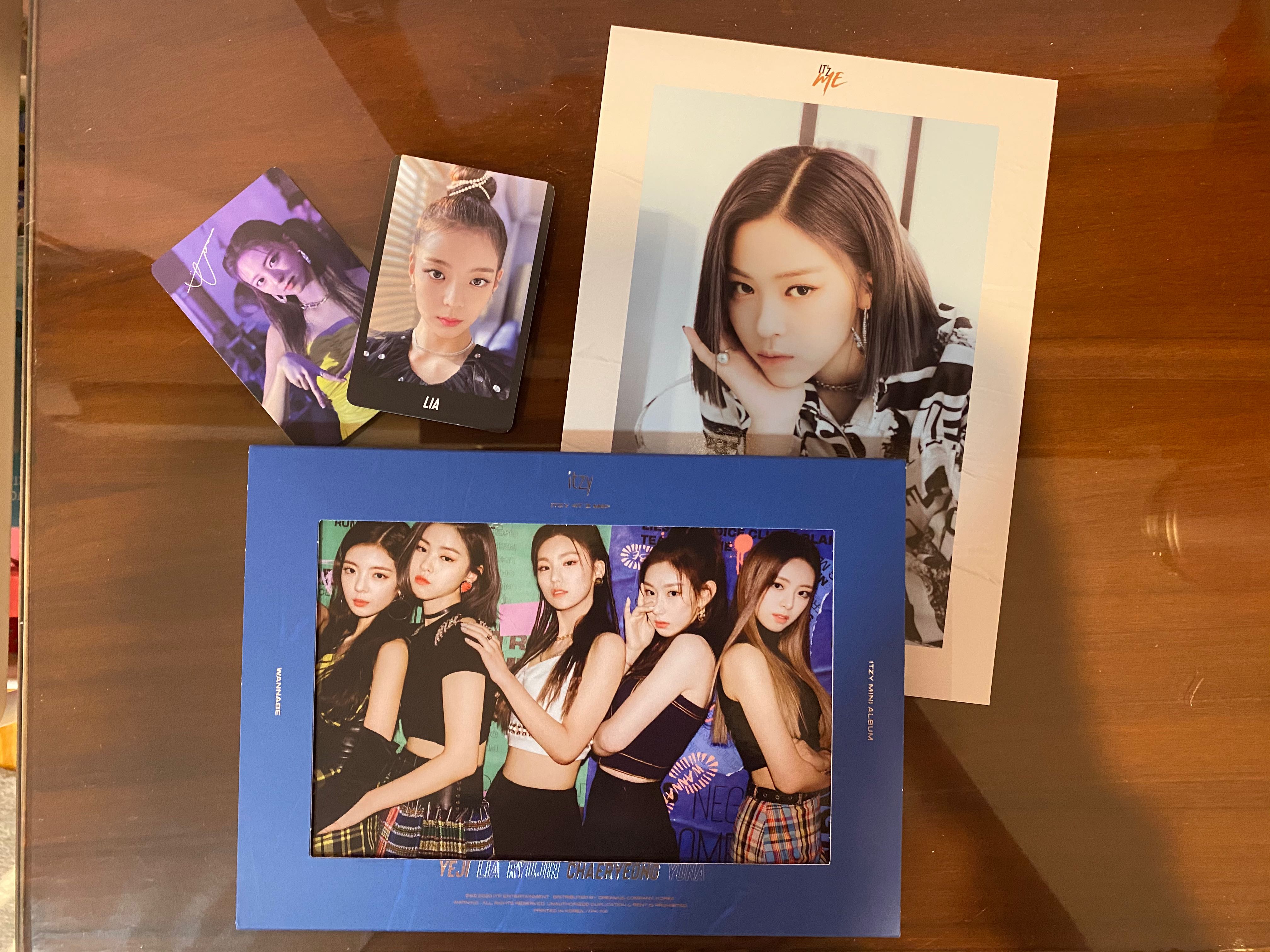 Itzy itz me album blue version, Hobbies & Toys, Memorabilia ...