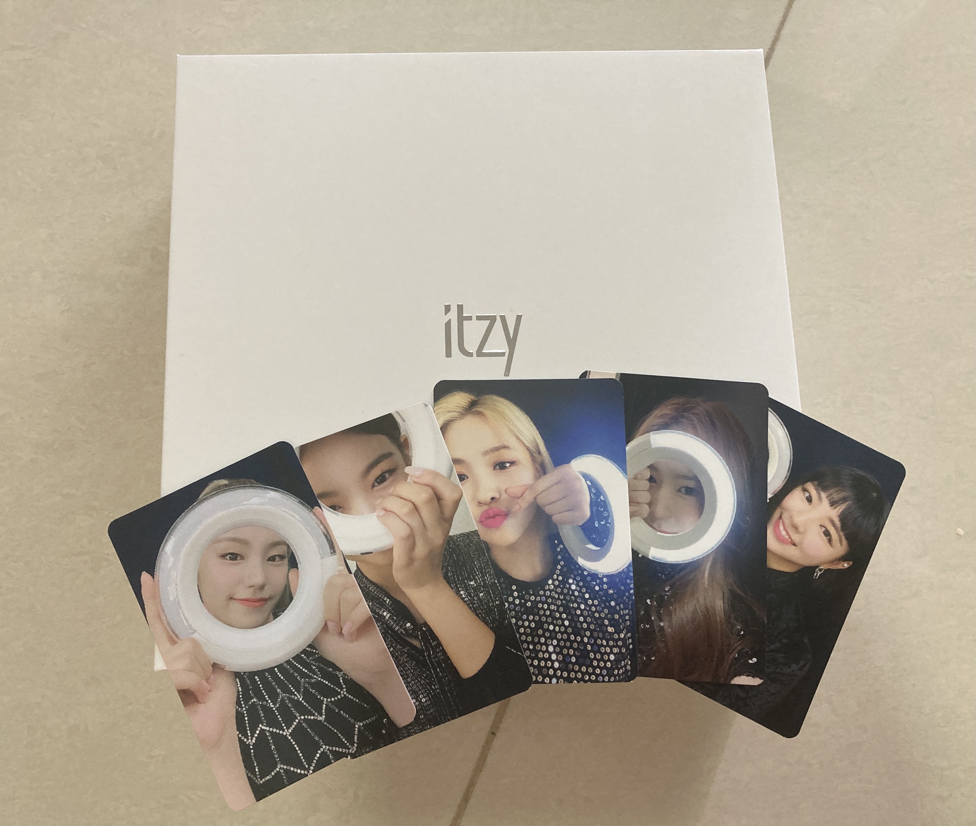 Itzy Light Ring + Light Ring Photocards, Hobbies & Toys, Memorabilia & Collectibles, K-Wave on ...