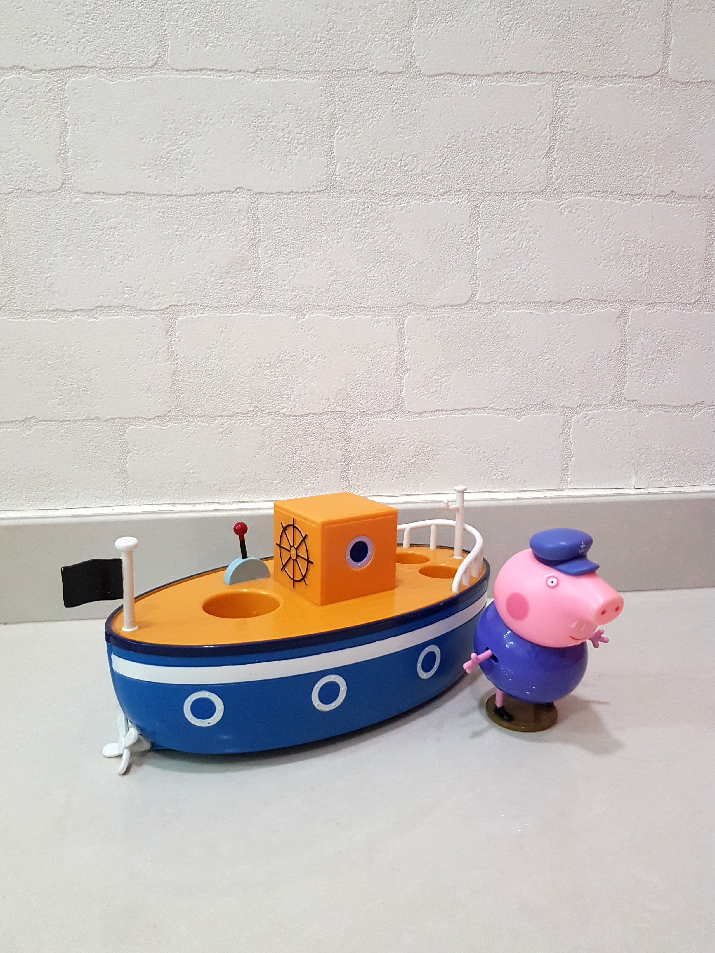 Peppa Pig Grand Blue Boat, Hobbies & Toys, Toys & Games on Carousell