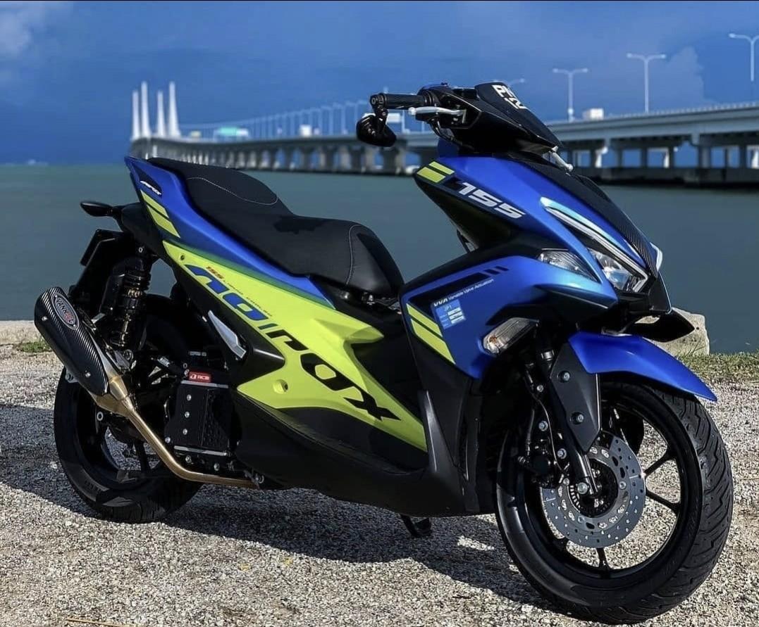 Aerox - 2017 Matt Blue/Fluorescent Yellow Edition, Motorcycles ...