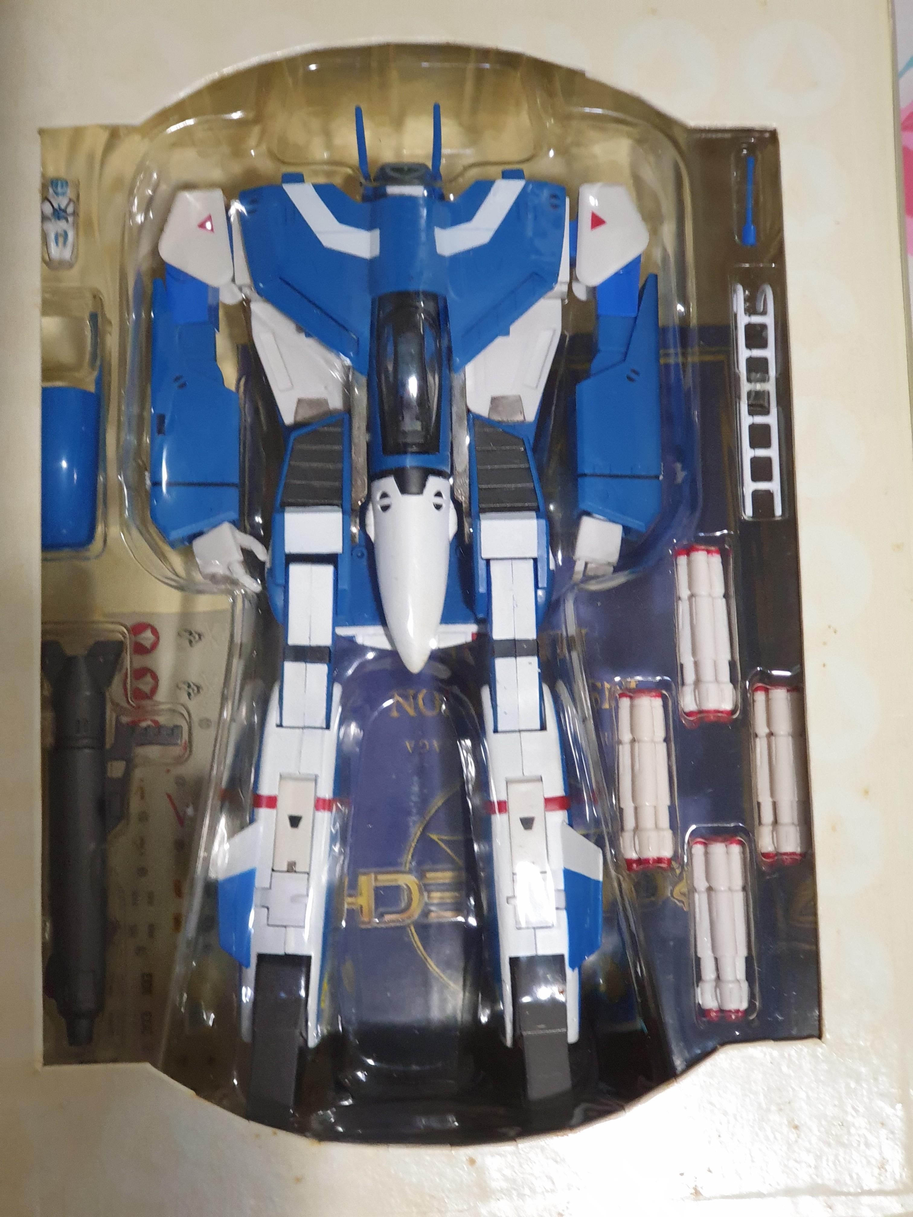 Masterpiece macross, Max and Miriya, Hobbies & Toys, Toys & Games on ...