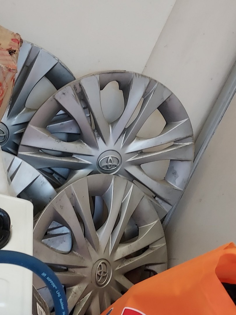 Toyota Innova Steel rims with Original Hubcap, Car Parts & Accessories ...
