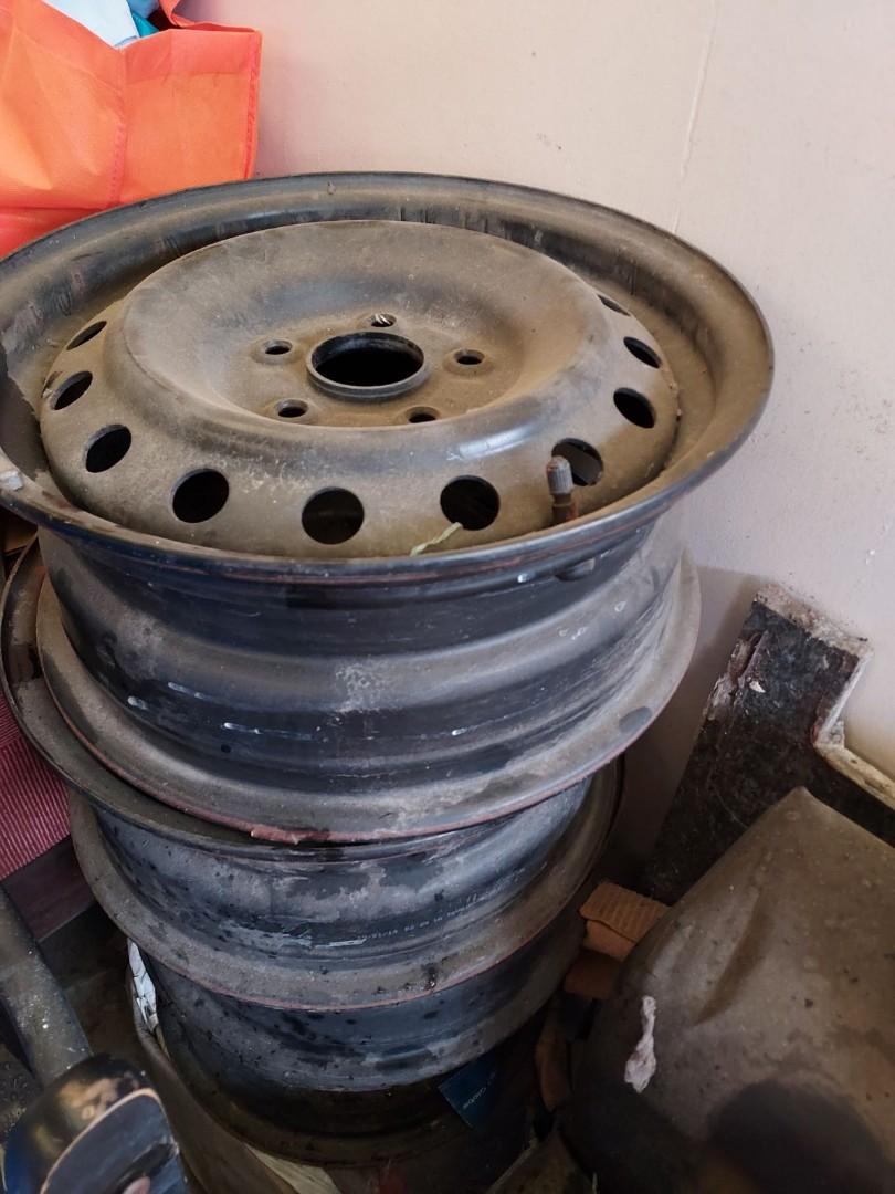 Toyota Innova Steel rims with Original Hubcap, Car Parts & Accessories ...