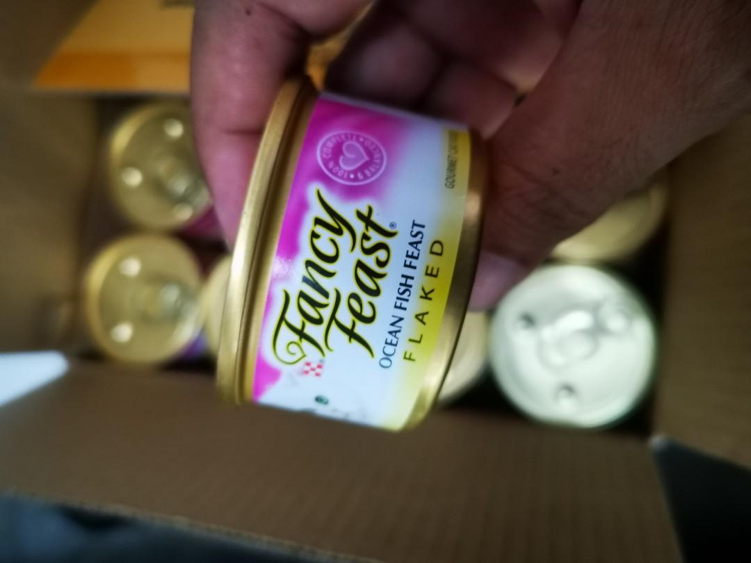 Fancy feast ocean fish flake plus delivery, Pet Supplies, Pet Food on ...