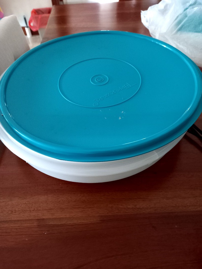 Tupperware round container, TV & Home Appliances, Kitchen Appliances ...