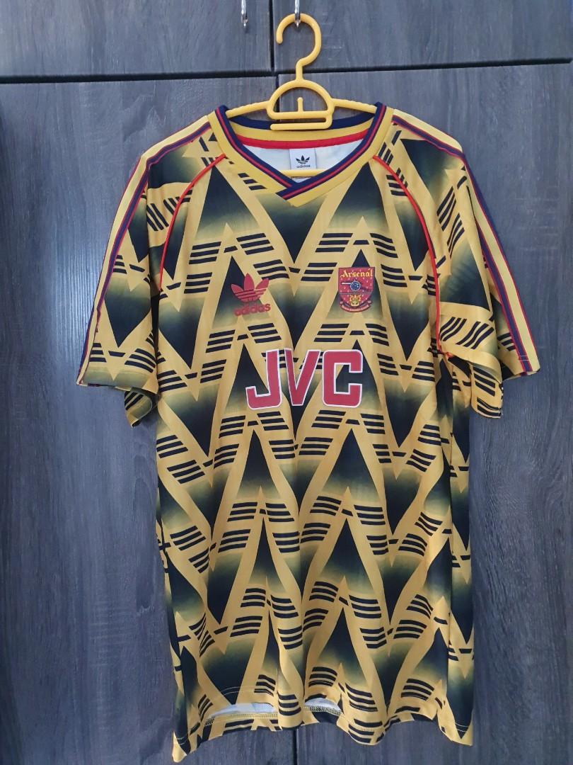 Arsenal retro kit, Men's Fashion, Activewear on Carousell