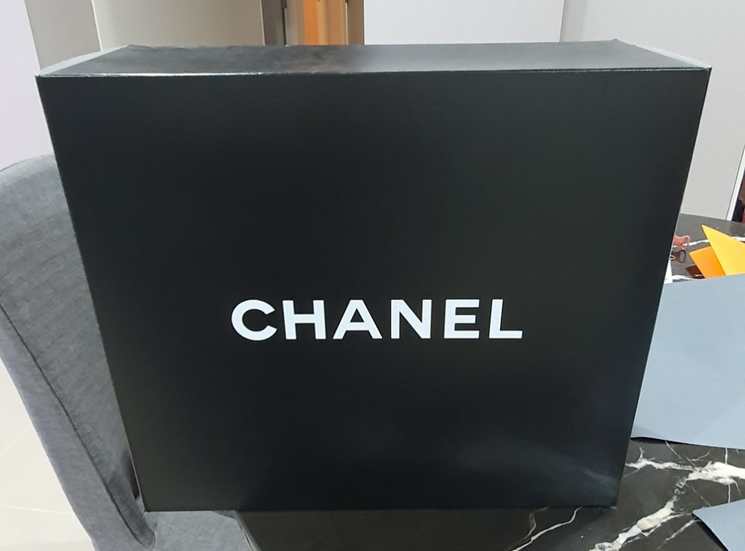 Authentic Chanel Large Box (non magnetic with internal support ...