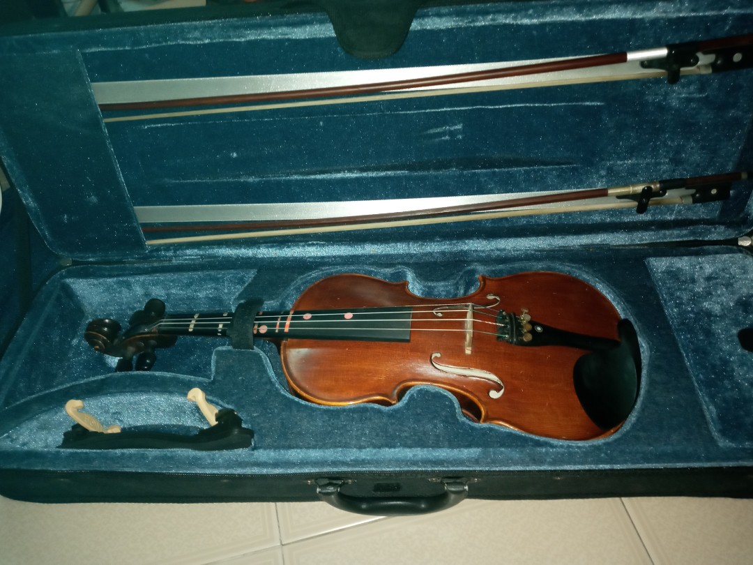 Eurostring 300 violin (size 3/4), Hobbies & Toys, Music & Media ...