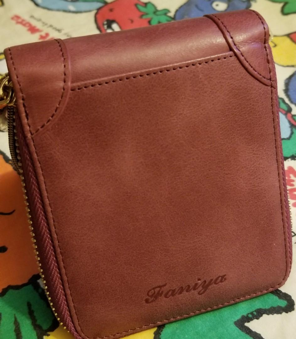 FANIYA國產真皮錢包, 女裝, 手袋及銀包, 長銀包 - Carousell