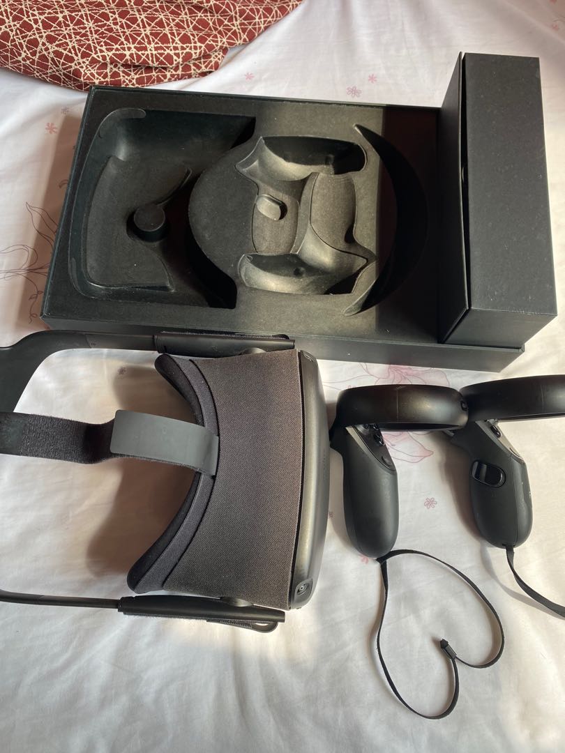 Oculus quest 1, Hobbies & Toys, Toys & Games on Carousell
