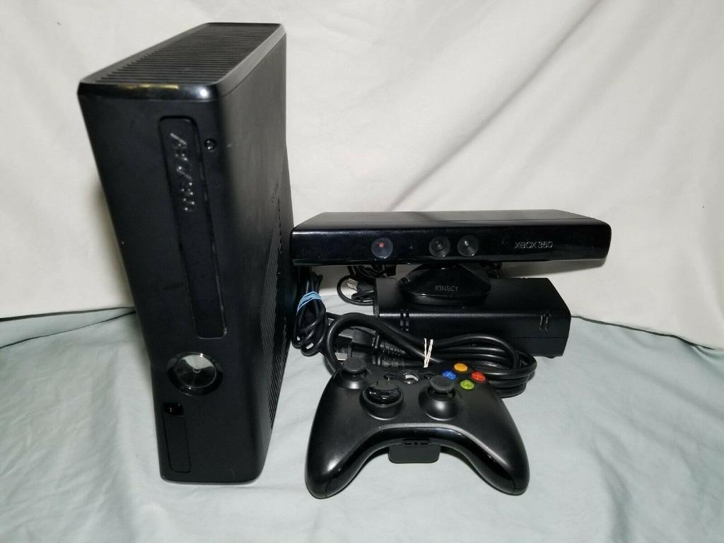 Xbox 360 Slim with Kinect Full Set + 5 games, Video Gaming, Video Game ...