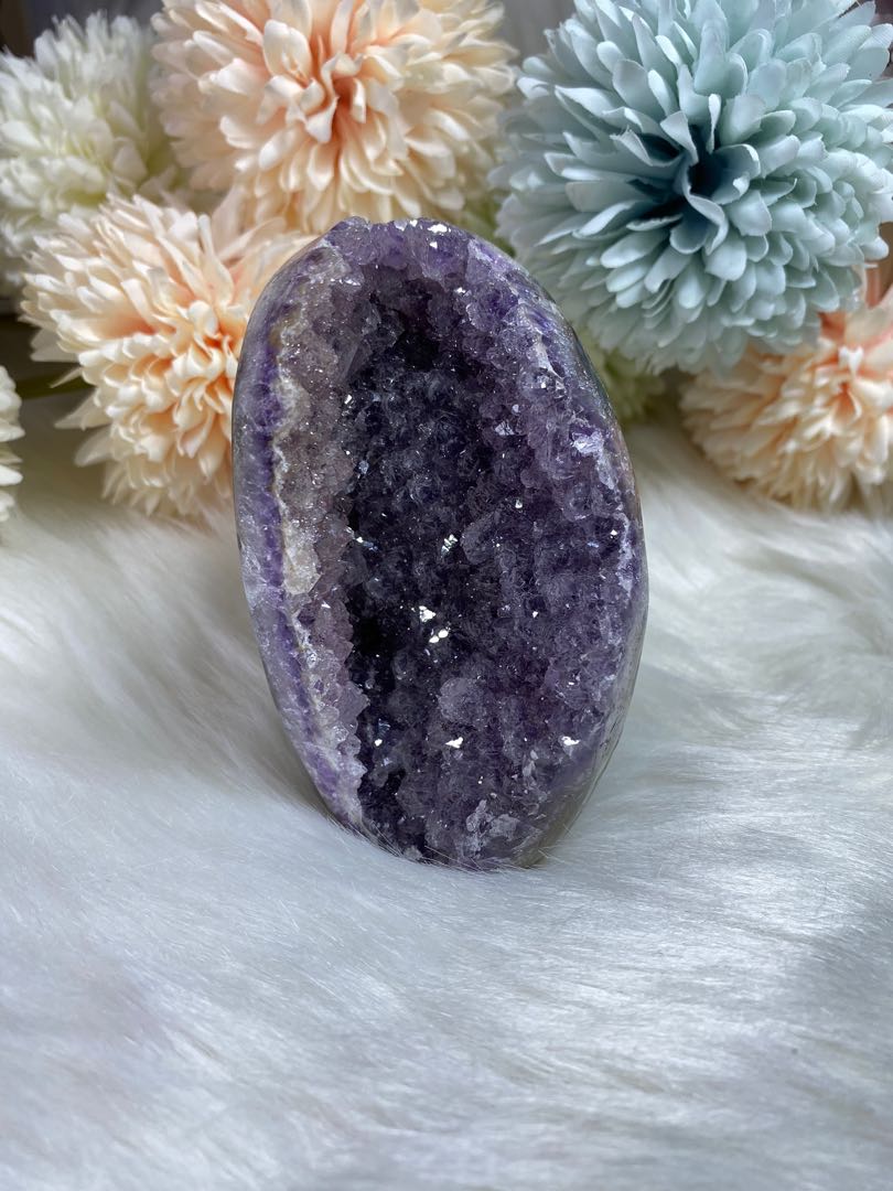 Amethyst Geode (clam shape), Hobbies & Toys, Memorabilia & Collectibles ...