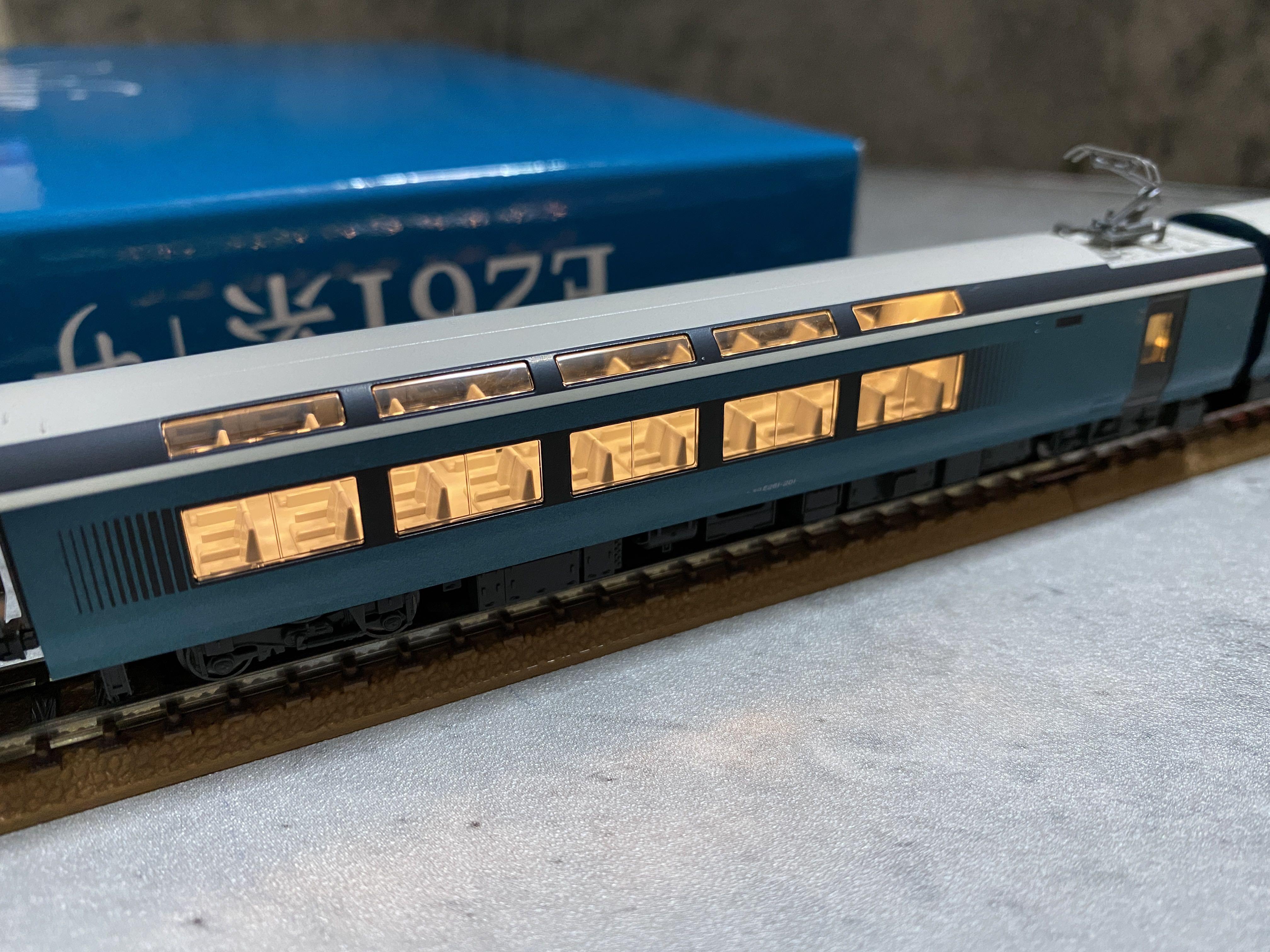 Kato 10-1644 E261系列 8車两 全新車+室內燈, 興趣及遊戲, 玩具 & 遊戲類 - Carousell