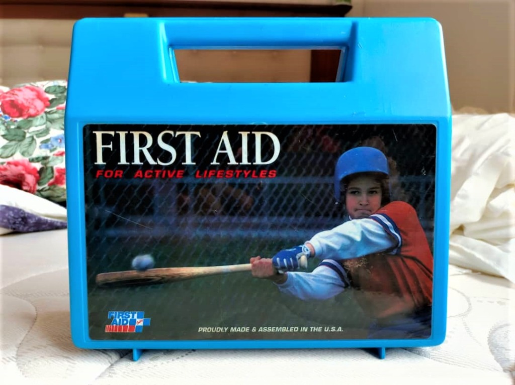 Kotak First Aid kit Box Sport Vintage, Hobbies & Toys, Collectibles ...