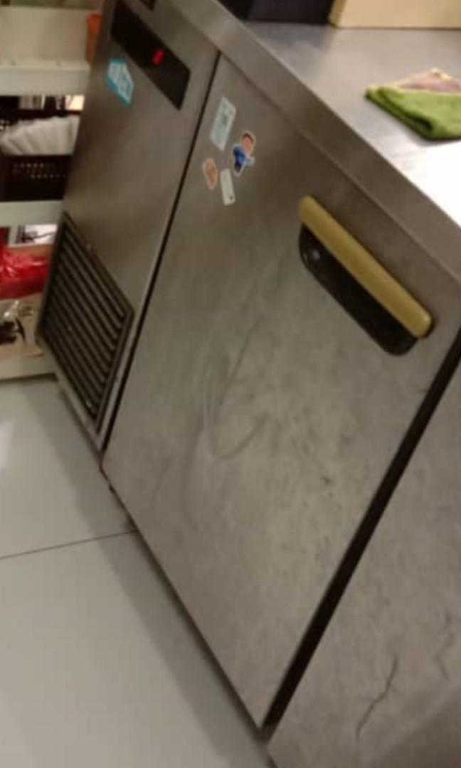 Sanyo Counter Chiller, TV & Home Appliances, Kitchen Appliances ...