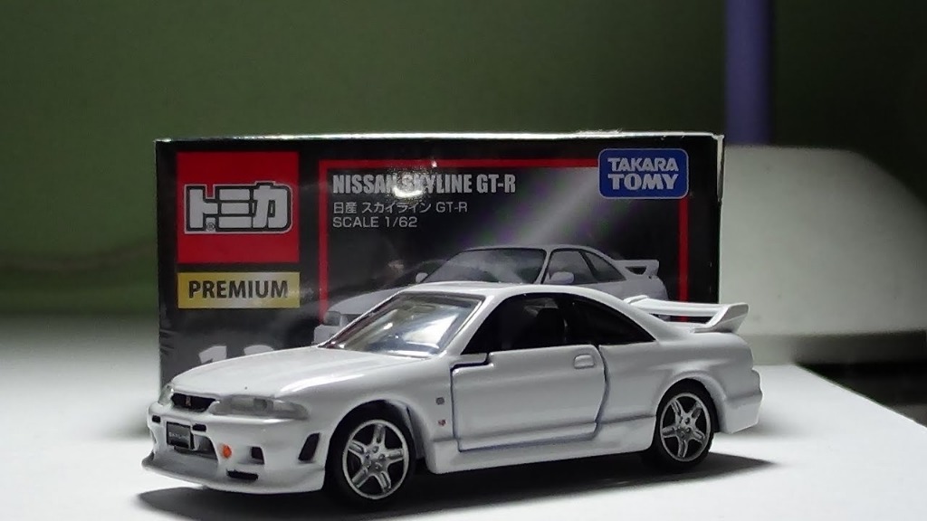 Tomica Premium 13 Nissan Skyline GT-R R33, Hobbies & Toys, Toys & Games ...