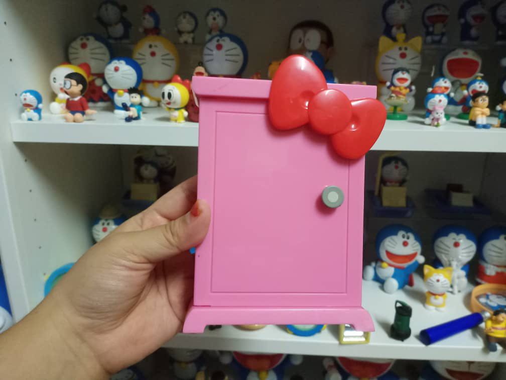 Doraemon anywhere door hello kitty version, Hobbies & Toys ...
