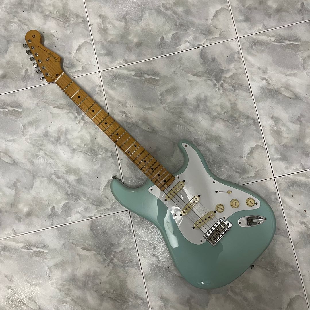 Fender MIM Stratocaster Classic Series 50s, Hobbies & Toys, Music ...