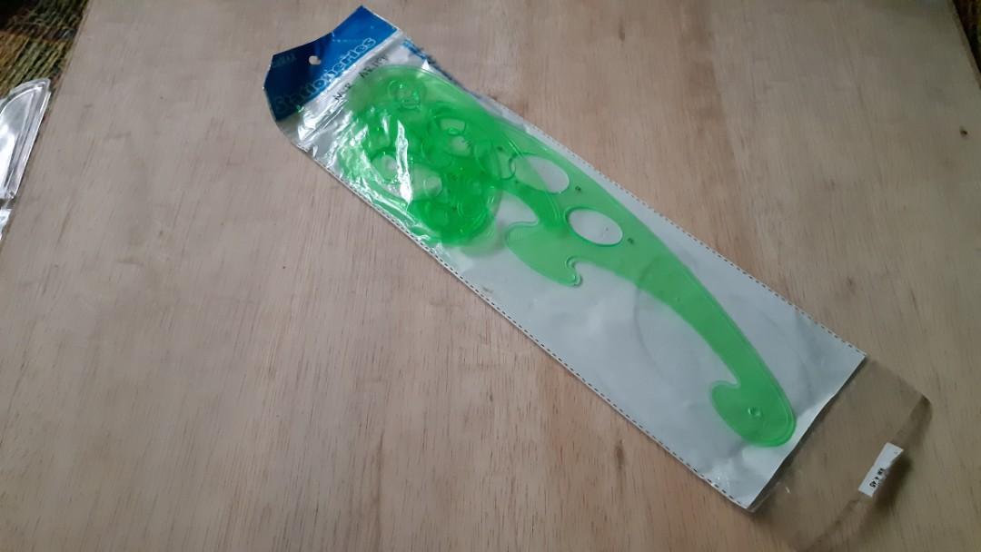 Pembaris lengkung / corak, Hobbies & Toys, Stationery & Craft ...