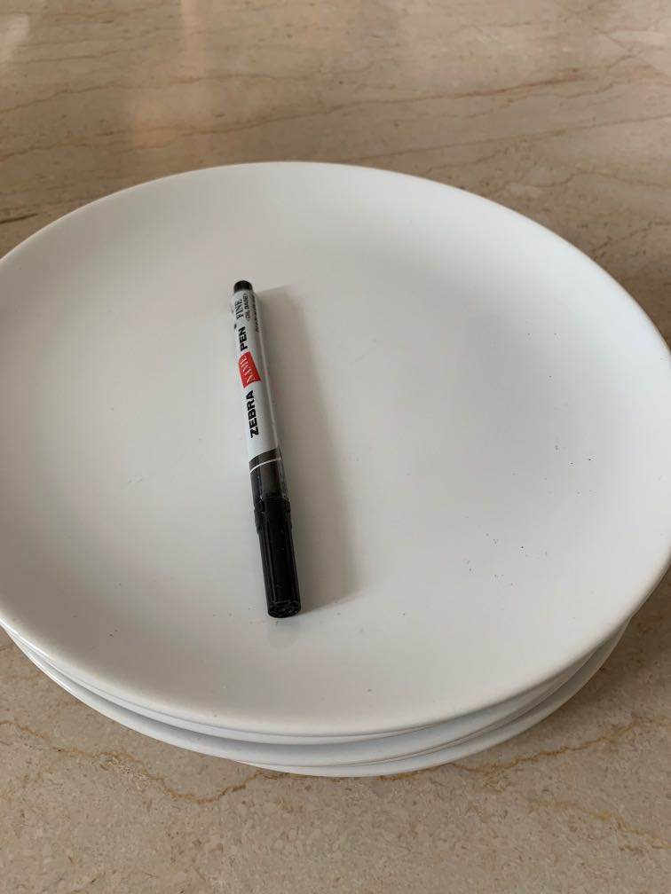 BIG Plain white dinner plates x 5 , Furniture & Home Living ...