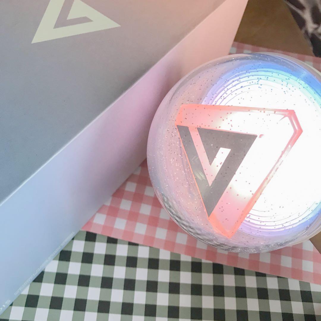 SEVENTEEN Light Stick v1 (Carat Bong), Hobbies & Toys, Memorabilia ...