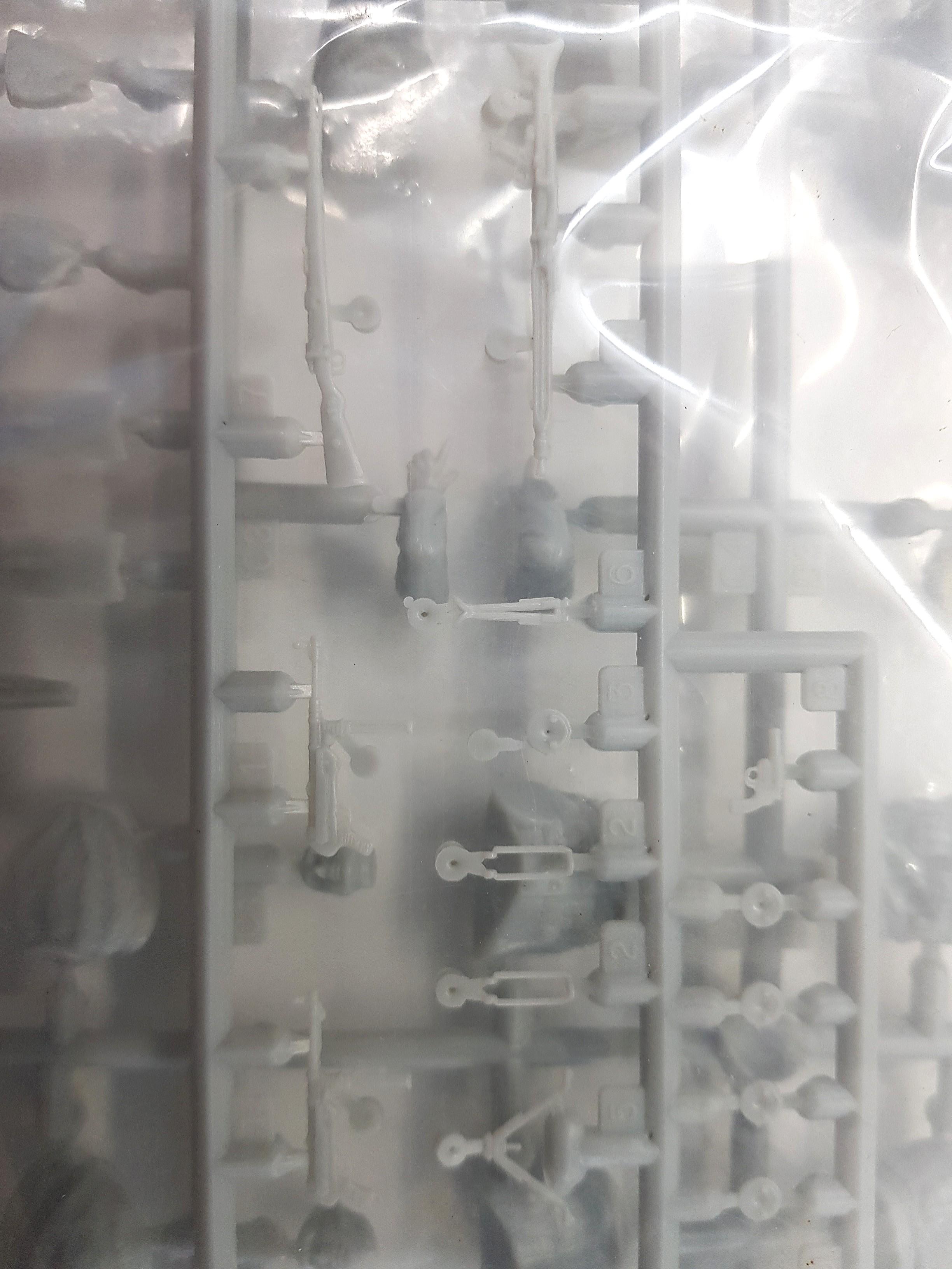 1/35 Dragon #6059, German Panzergrenadiers (Kharkov 1943) c/w 4 Figures ...