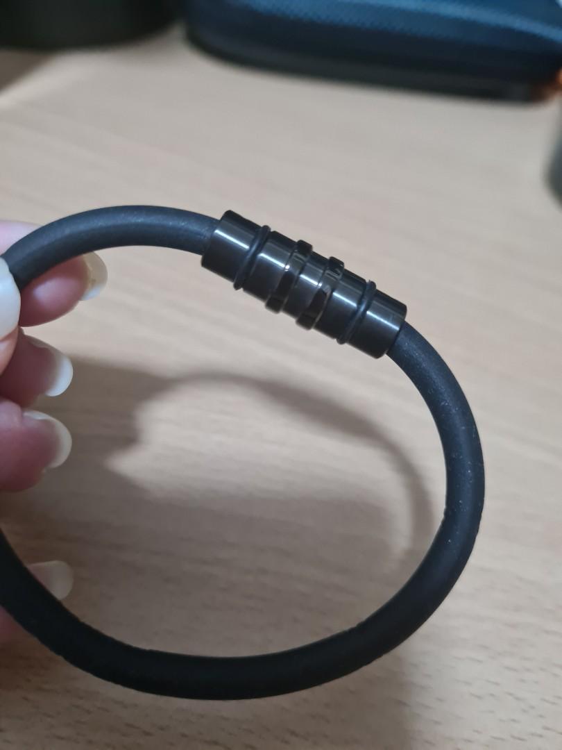 Colantotte Magnetic Loop Crest Bracelet, Health & Nutrition, Medical ...