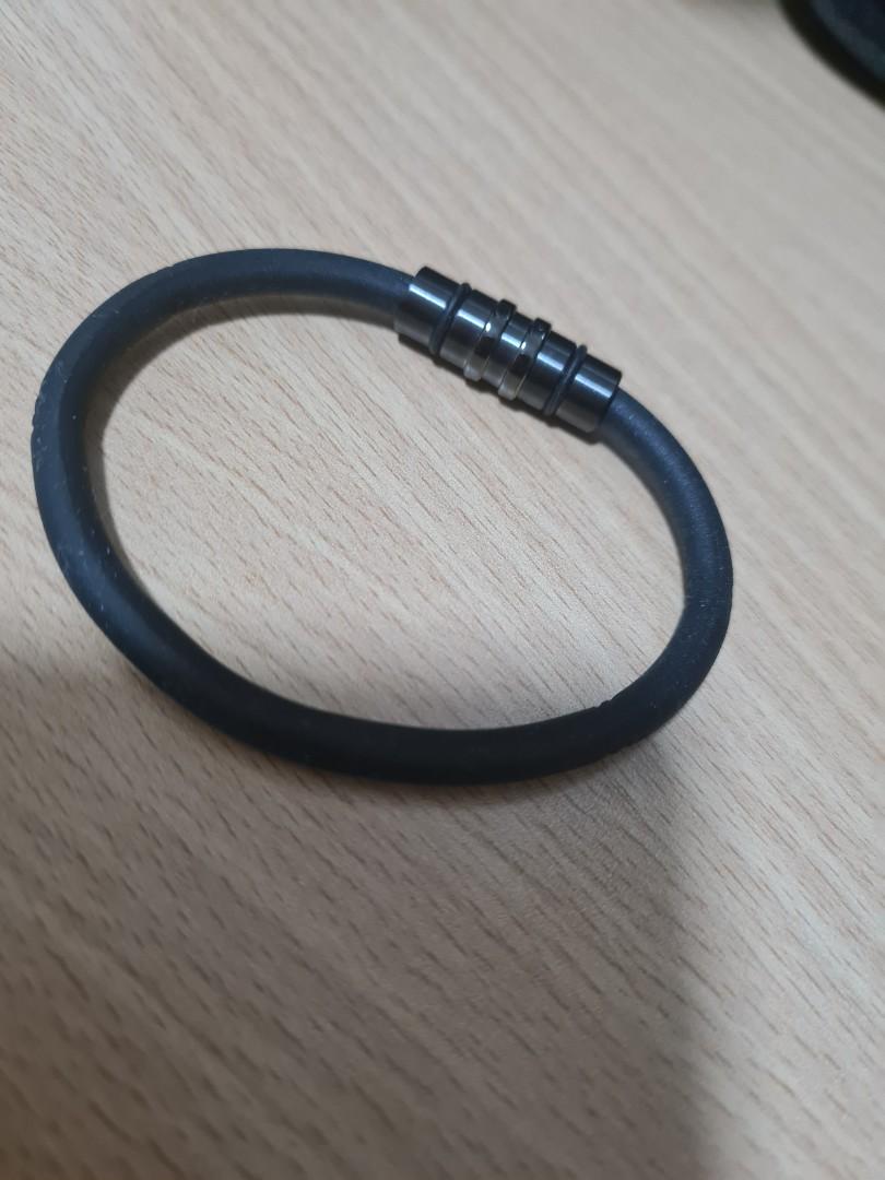 Colantotte Magnetic Loop Crest Bracelet, Health & Nutrition, Medical ...