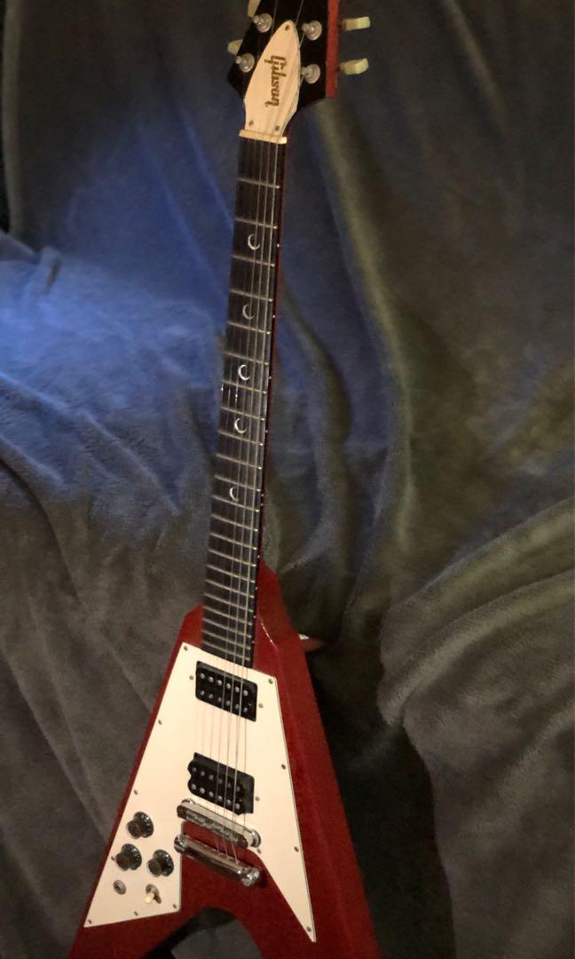 Left-handed Gibson Flying V (2002 faded cherry red), Hobbies & Toys ...