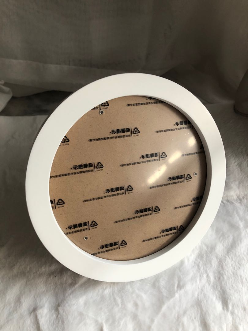 Round photo frame with stand n hanging hook , Hobbies & Toys ...