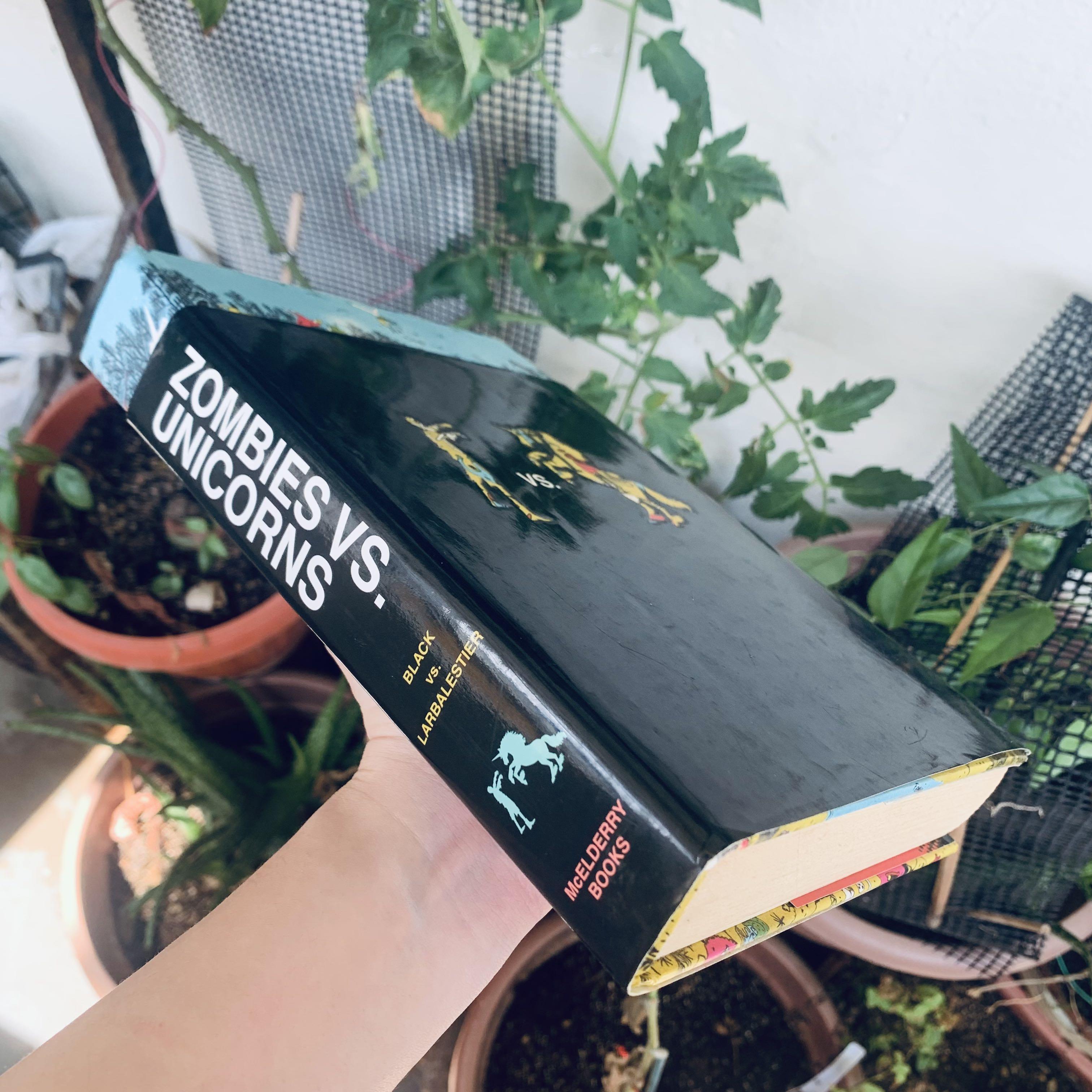 Zombies vs Unicorns Anthology - Justine Larbalestier , Holly Black , Cassandra Clare, Carrie ...