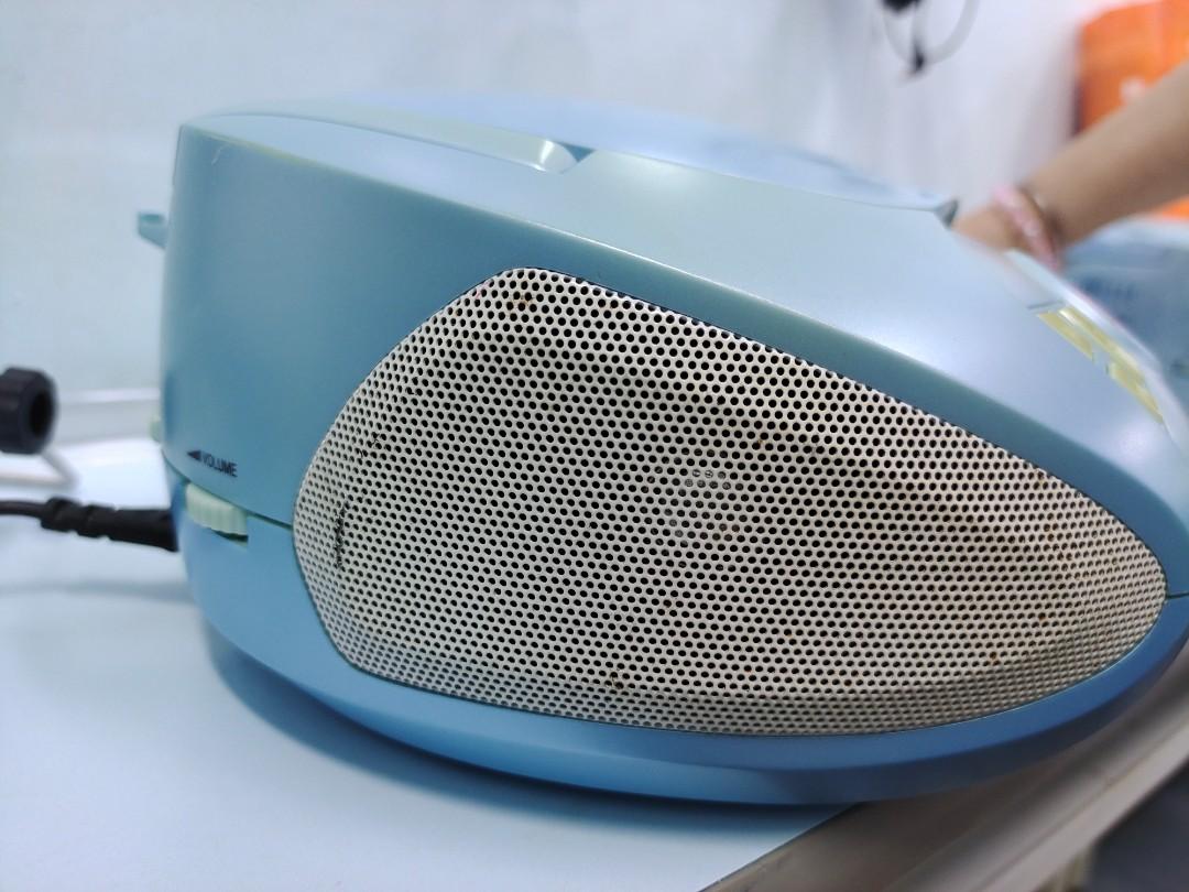 CD player old school portable cd player, Audio, Portable Music Players ...