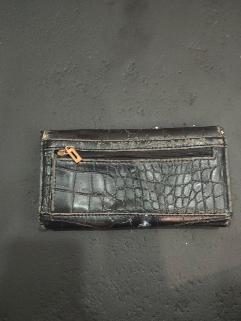 GUESS Wallet (defects), Women's Fashion, Bags & Wallets, Wallets & Card ...