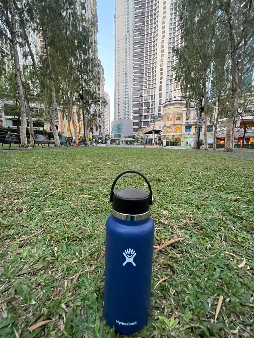 Hydro Flask 32oz Cobalt Blue, Furniture & Home Living, Kitchenware ...