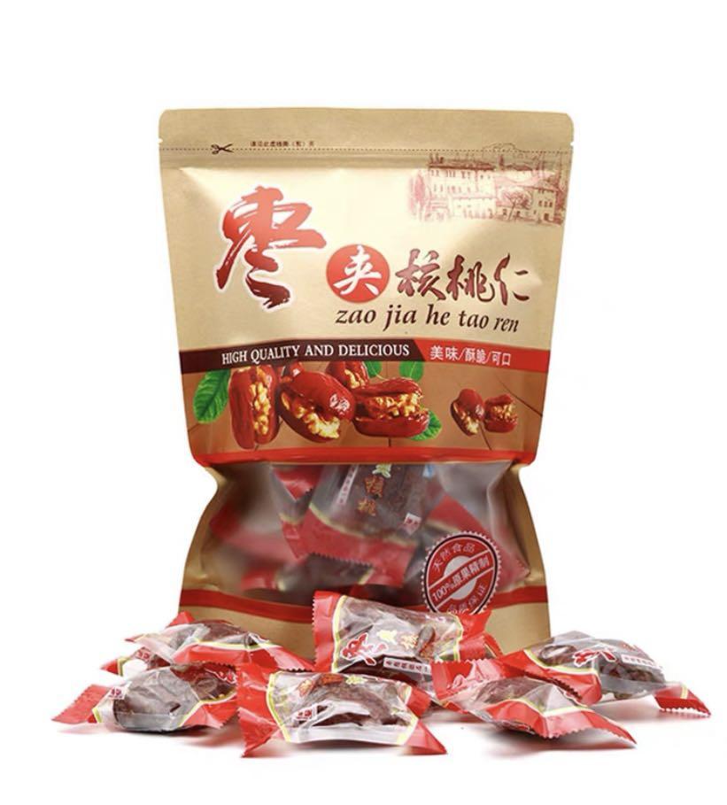Red dates sandwiched with walnut kernels in vacuum small packaging ...