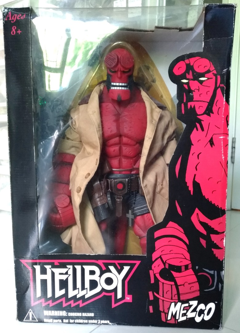 罕有 mezco hellboy 18 inch figure, 興趣及遊戲, 玩具 & 遊戲類 - Carousell