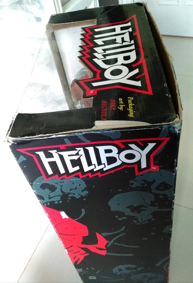 罕有 mezco hellboy 18 inch figure, 興趣及遊戲, 玩具 & 遊戲類 - Carousell