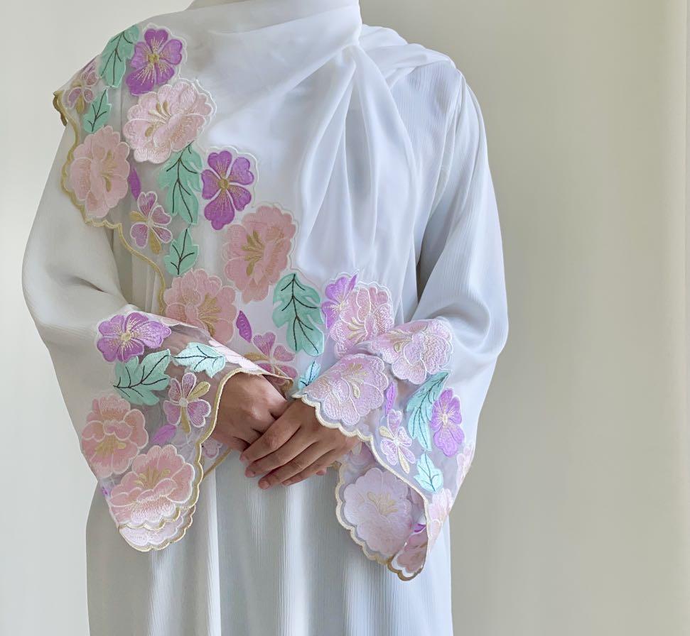 Bunga Jubah *Neelofa Wedding Guest outfit*, Women's Fashion, Muslimah ...