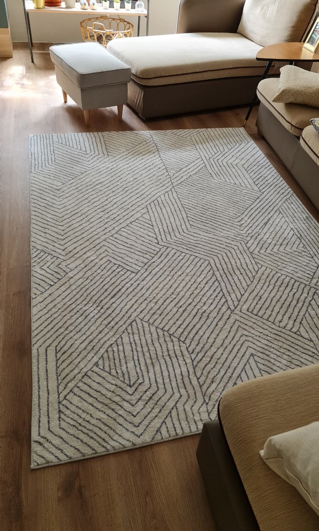 Minimalist carpet 160 x 230, Furniture & Home Living, Home Decor ...