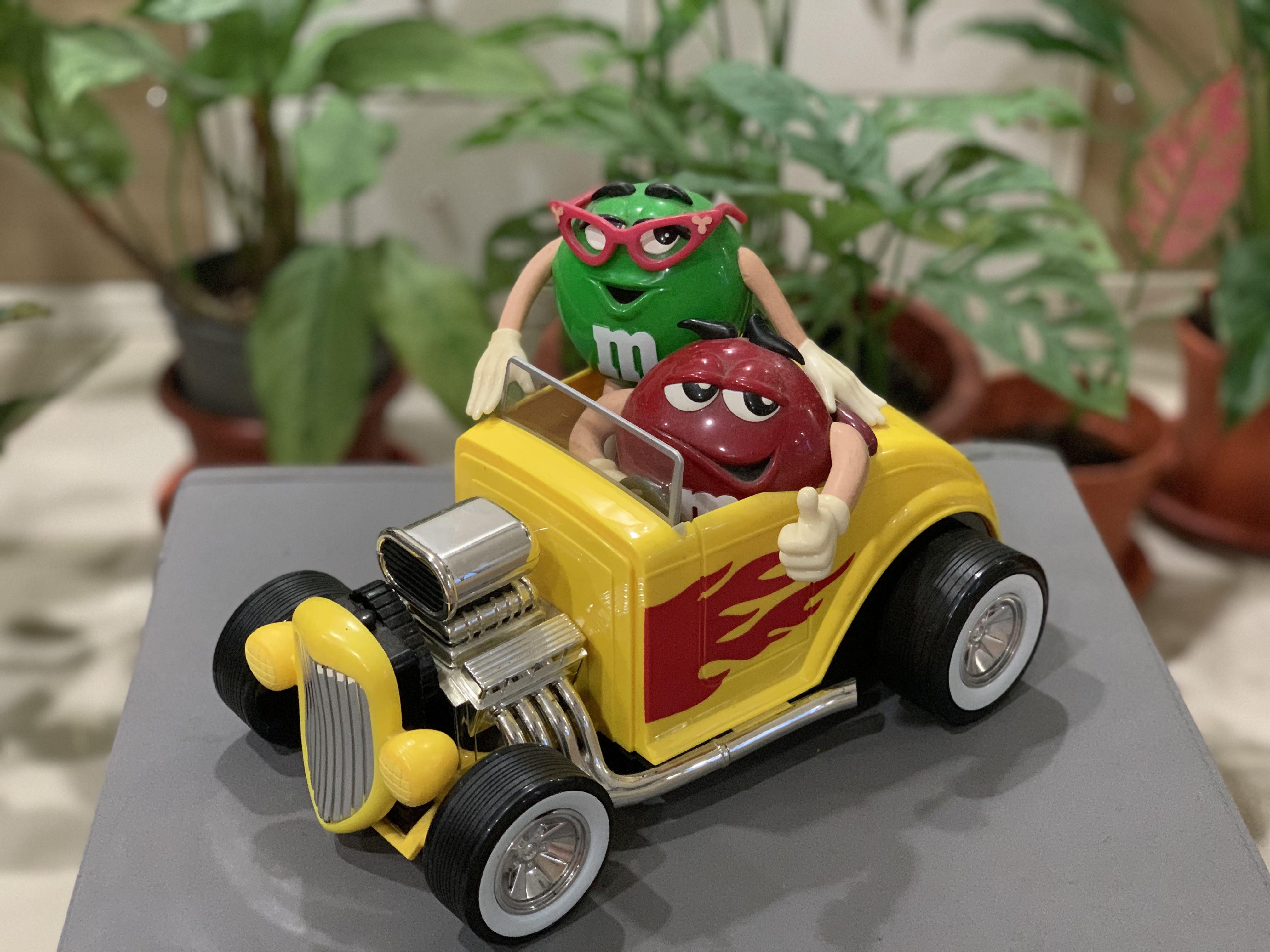 M&Ms candy dispenser: Airplane & Car, Hobbies & Toys, Memorabilia ...