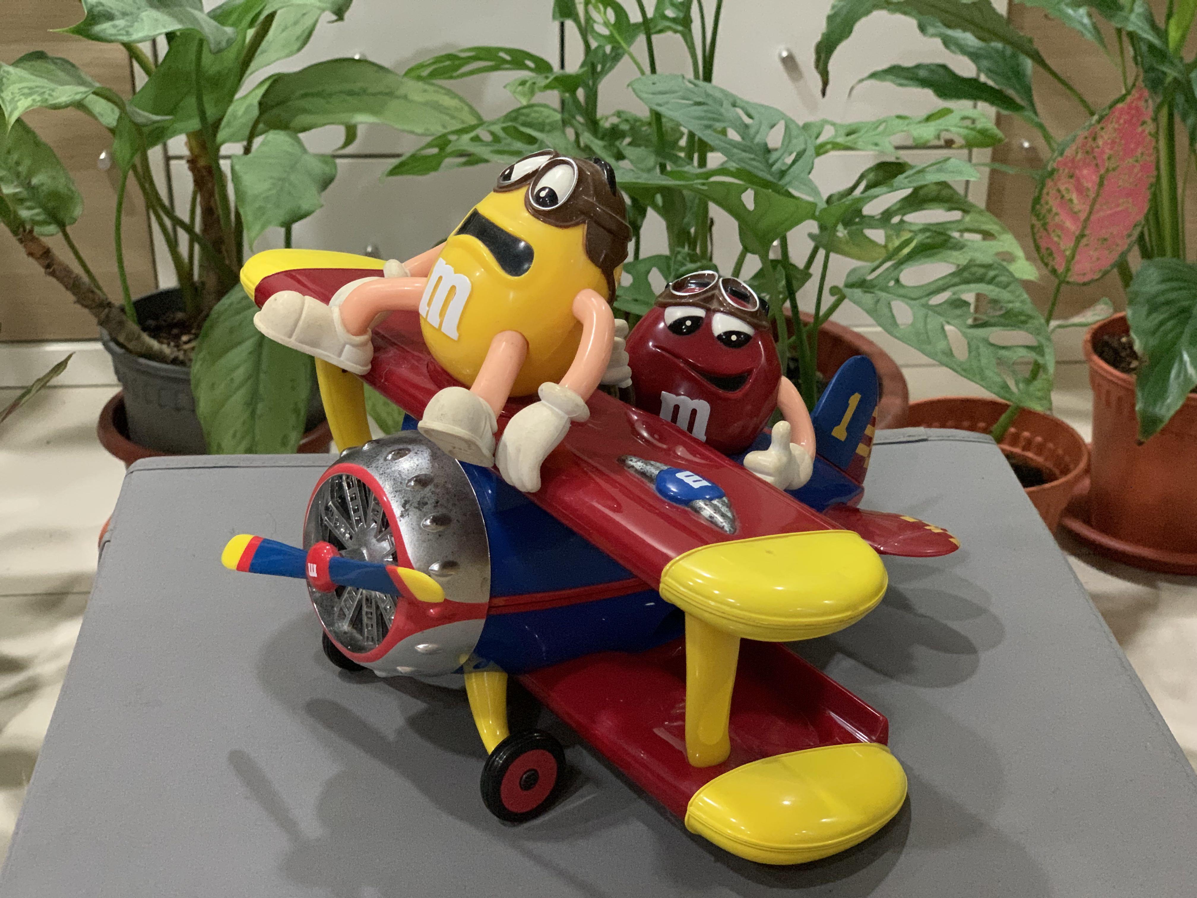M&Ms candy dispenser: Airplane & Car, Hobbies & Toys, Memorabilia ...