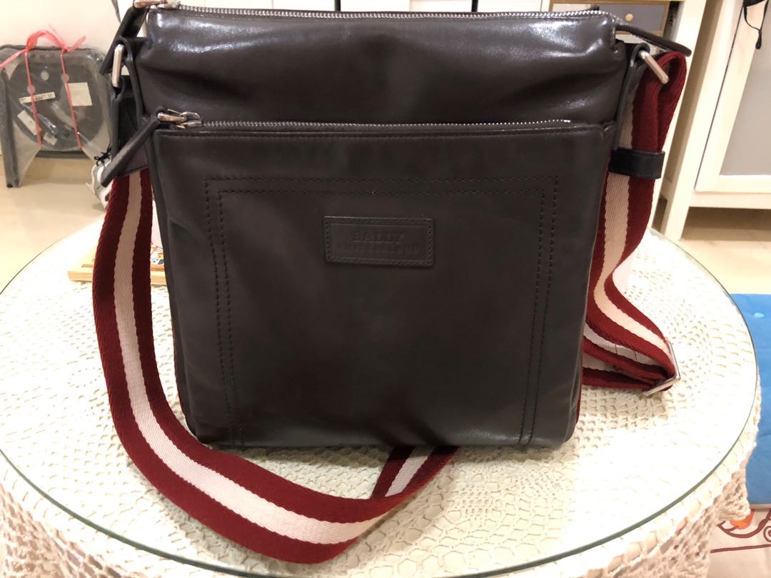 ***Seldom Used ***, Luxury, Bags & Wallets on Carousell