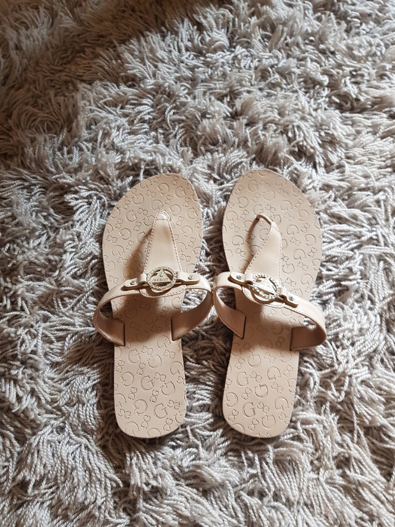 Authentic Guess Slides, Women's Fashion, Footwear, Flats & Sandals on ...