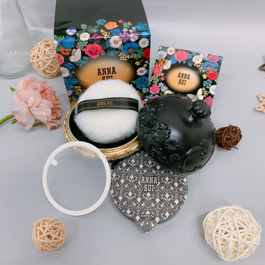 ANNA SUI Loose Powder & Case Set, Beauty & Personal Care, Face, Makeup ...